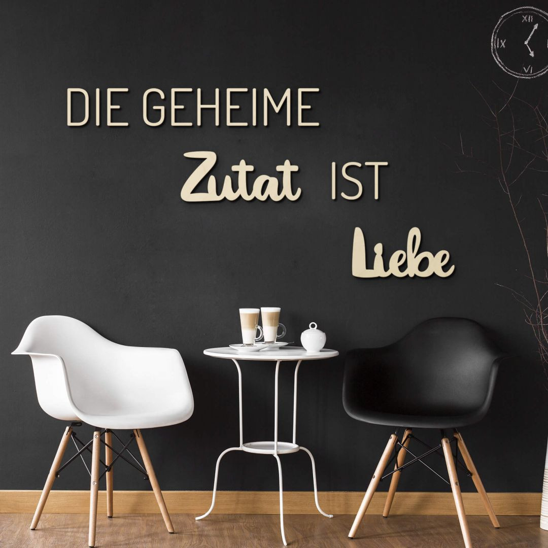 Wanddeko Spruch Die geheime Zutat ist Liebe - Pappelholz - trenddeko.ch